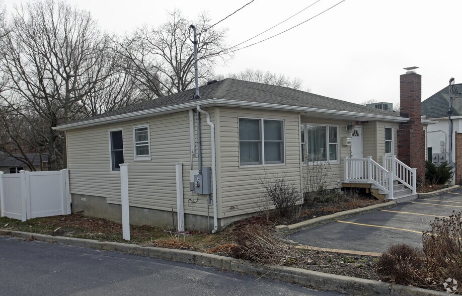 1808 Middle Country Rd, Ridge, NY 11961 | LoopNet