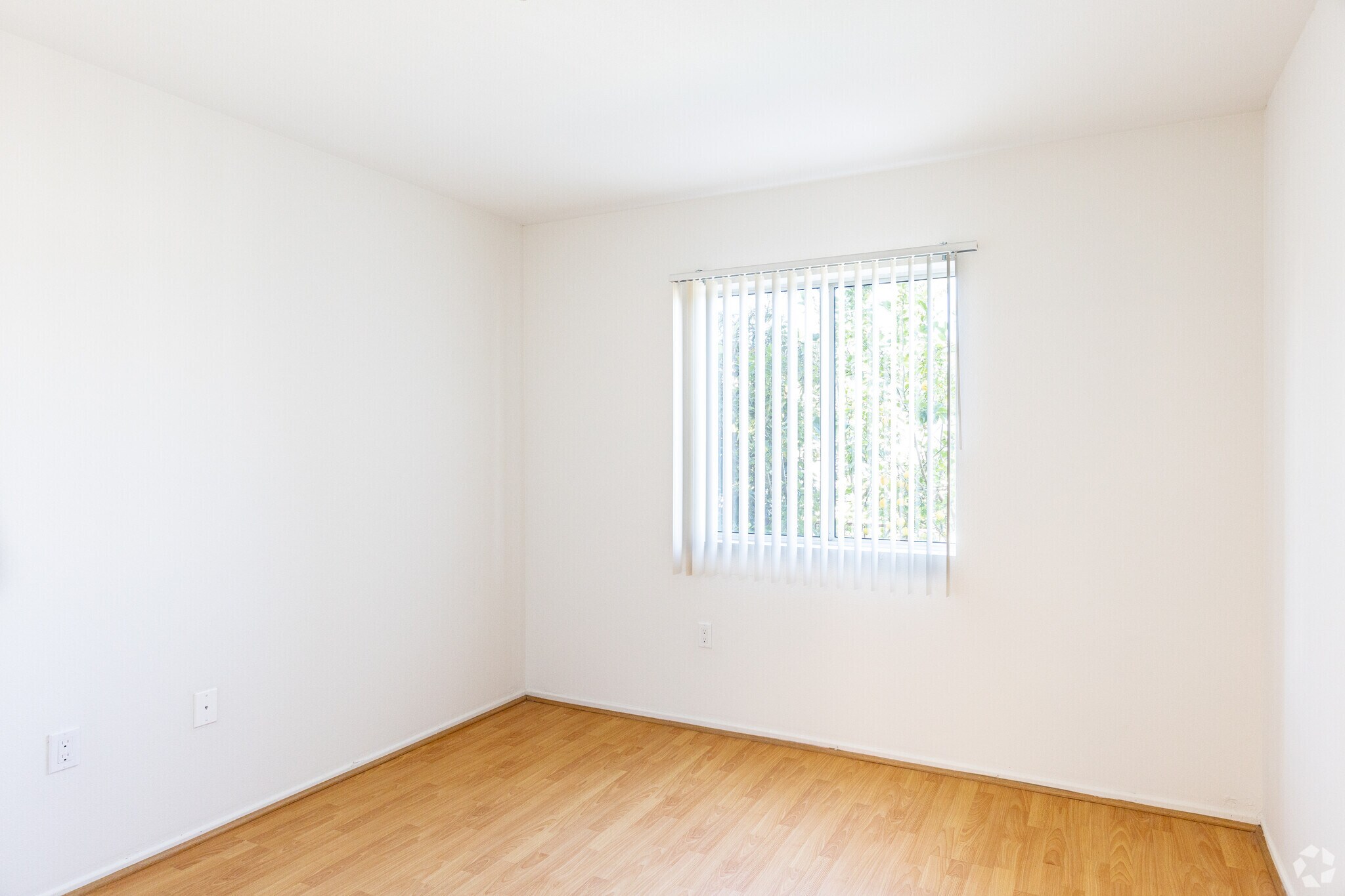 14431 Valerio St, Van Nuys, CA 91405 - Yaya Valerio | LoopNet