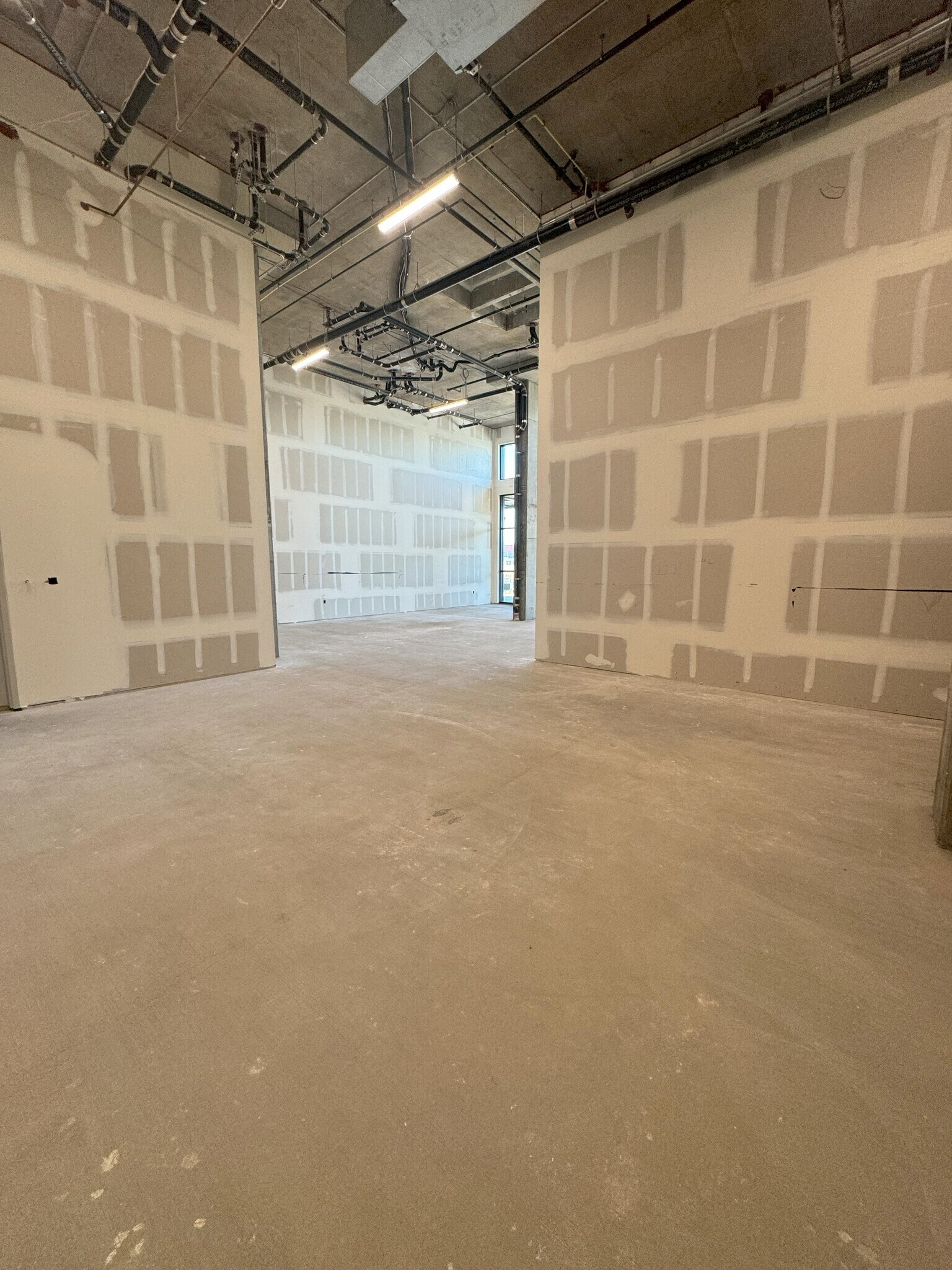 2010 E Warner Ave, Santa Ana, CA 92705 - The Row at Red Hill | LoopNet