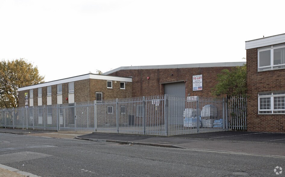 Bilton Rd, Erith, DA8 2AN | LoopNet