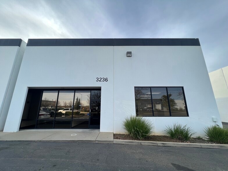 3236 Luyung Dr, Rancho Cordova, CA 95742 | LoopNet
