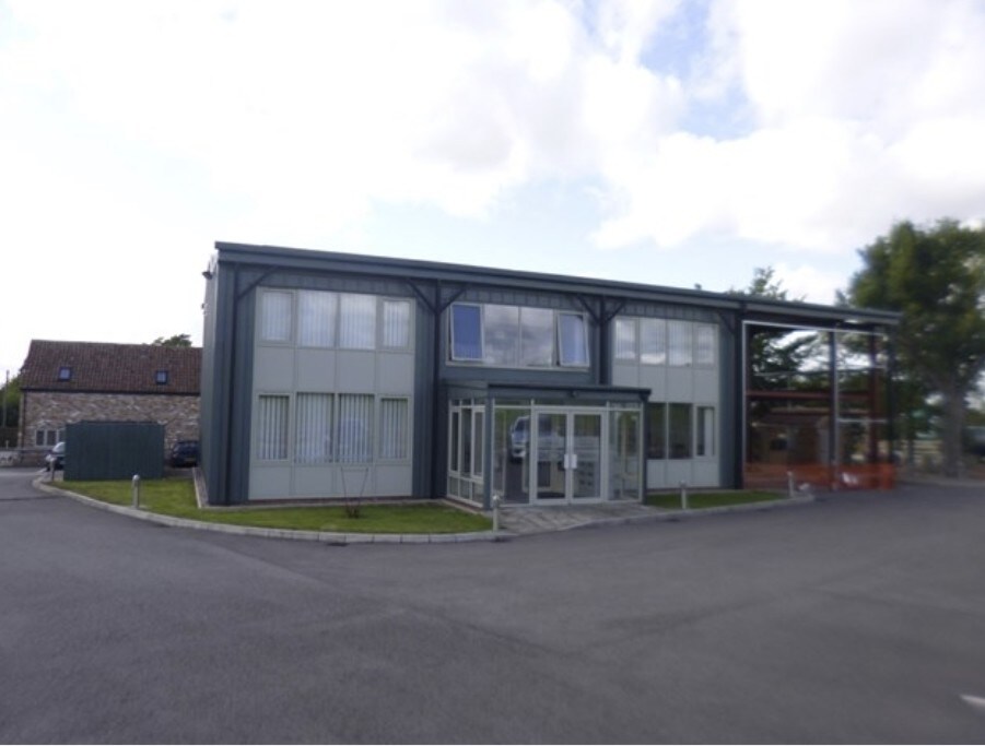 Dutch Barn, Stonehouse, GL10 3SJ - Westend Courtyard | LoopNet