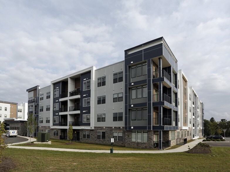 1 Mid America Plz, Oakbrook Terrace, IL 60181 - Mid America Plaza | LoopNet