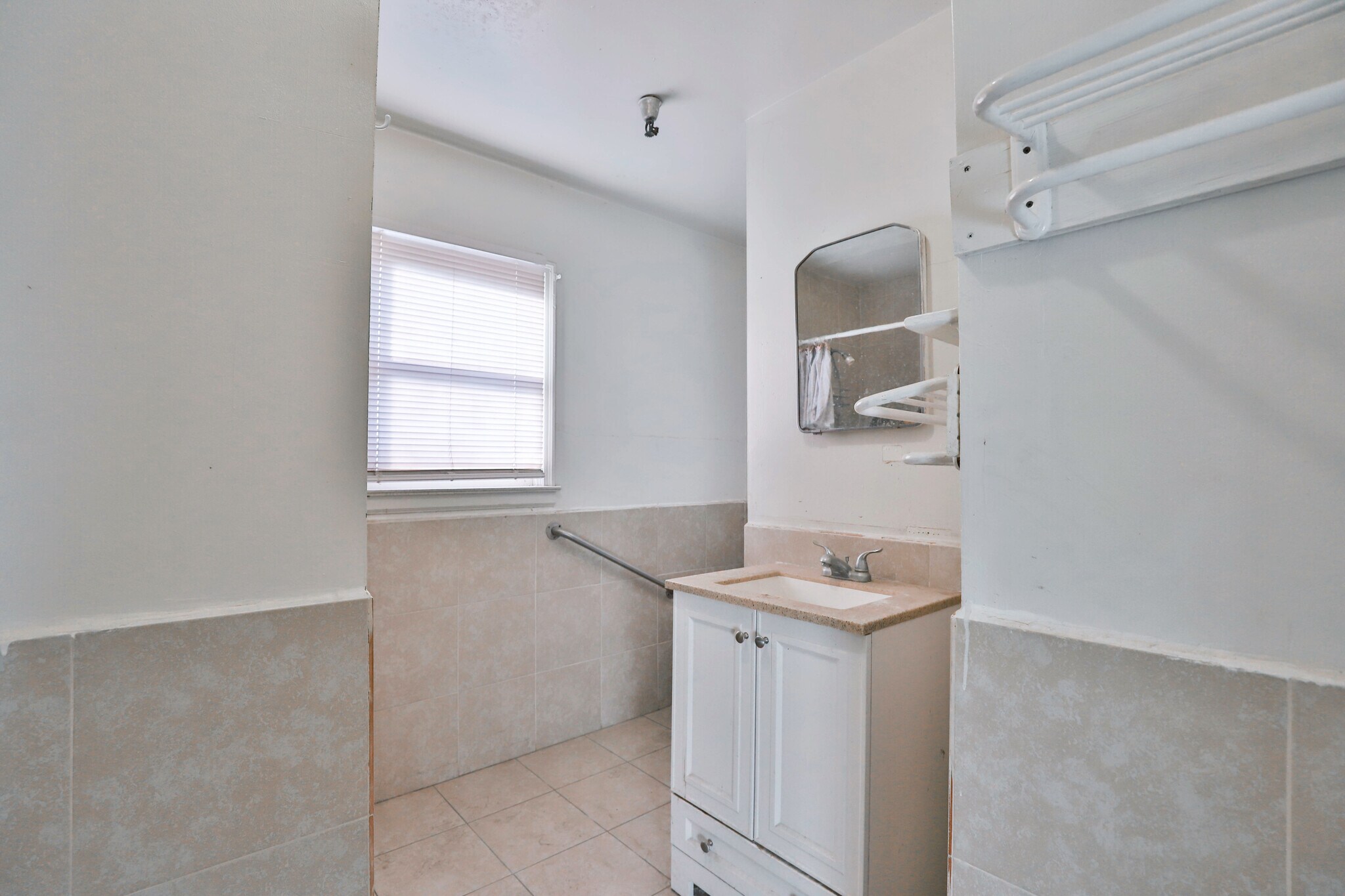 1590 E Dinuba Ave, Reedley, CA 93654 - Health Care for Sale | LoopNet