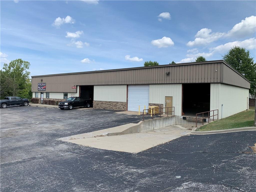 821 NW Commerce Dr, Lee's Summit, MO 64086 | LoopNet