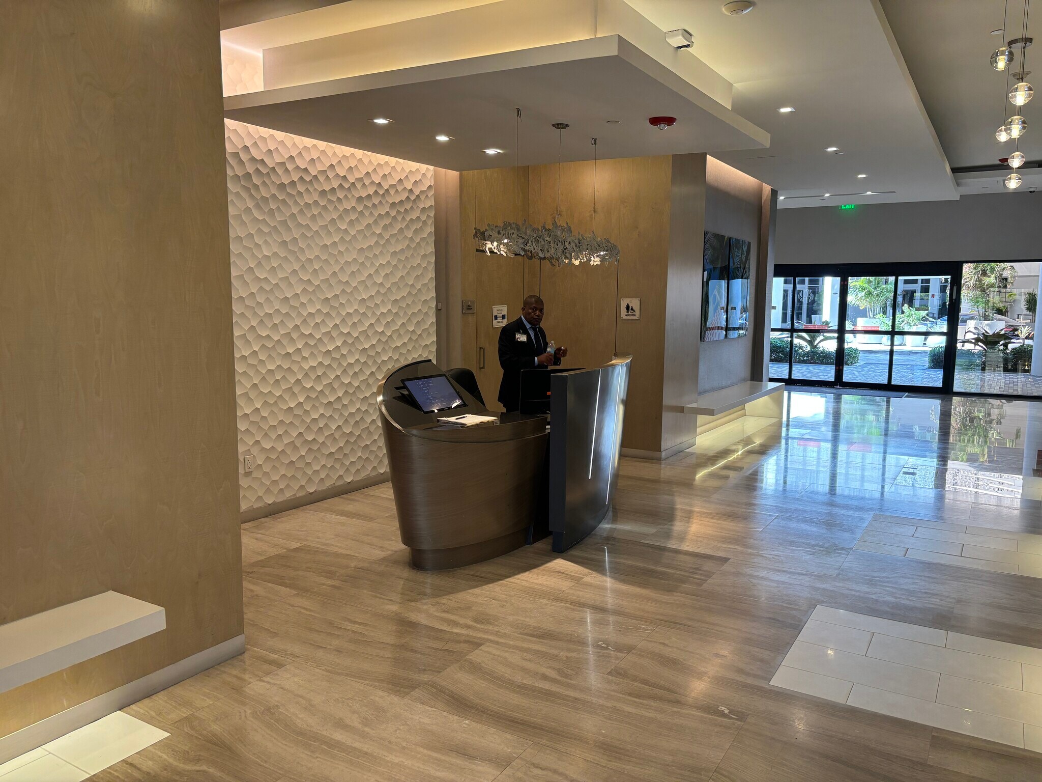 2875 NE 191st St, Aventura, FL 33180 - Turnberry Plaza | LoopNet