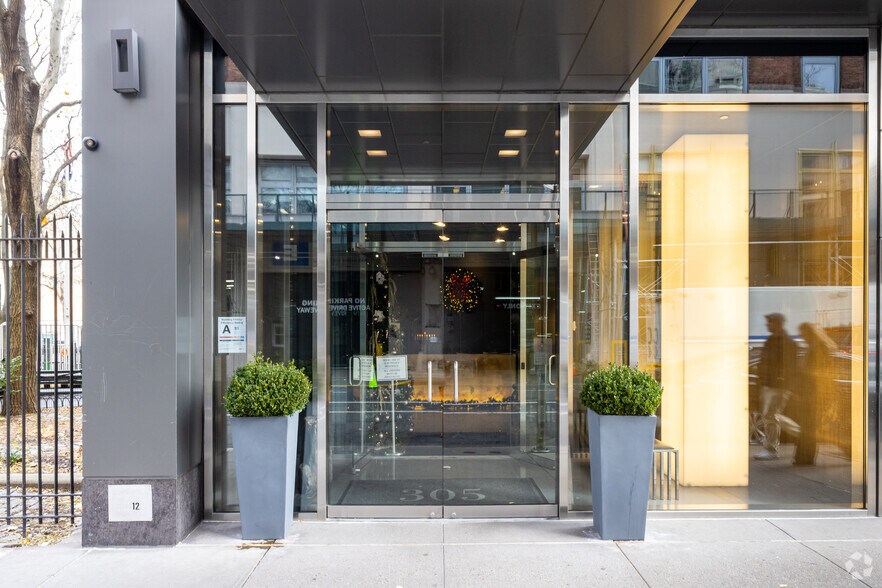 131 Eighth Ave, New York, NY 10011 - Retail for Lease | LoopNet