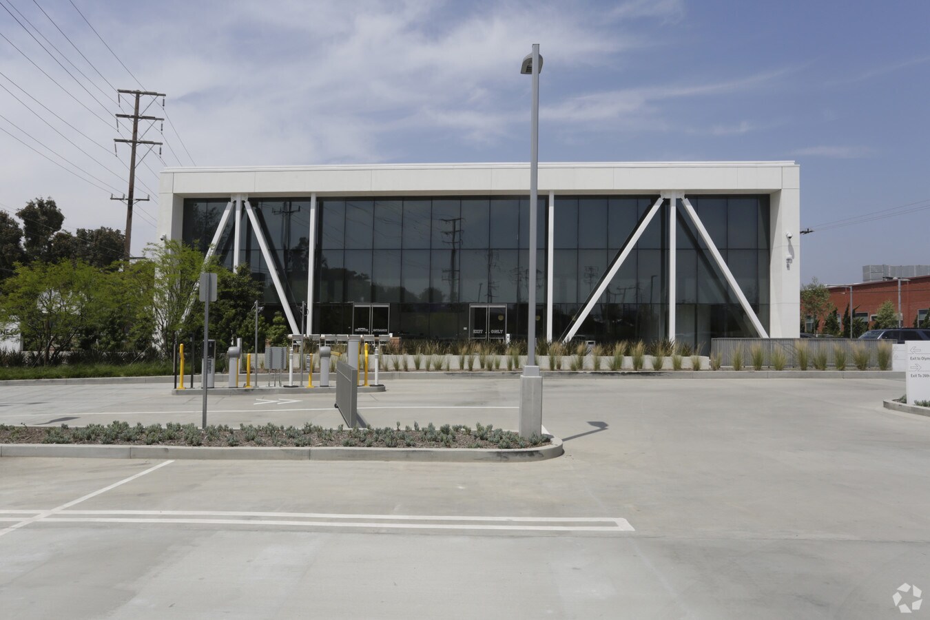 2701 Olympic Blvd, Santa Monica, CA 90404 | LoopNet