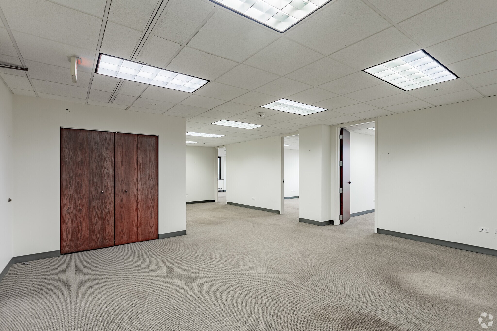 3701 Algonquin Rd, Rolling Meadows, IL 60008 - Crossroads | LoopNet