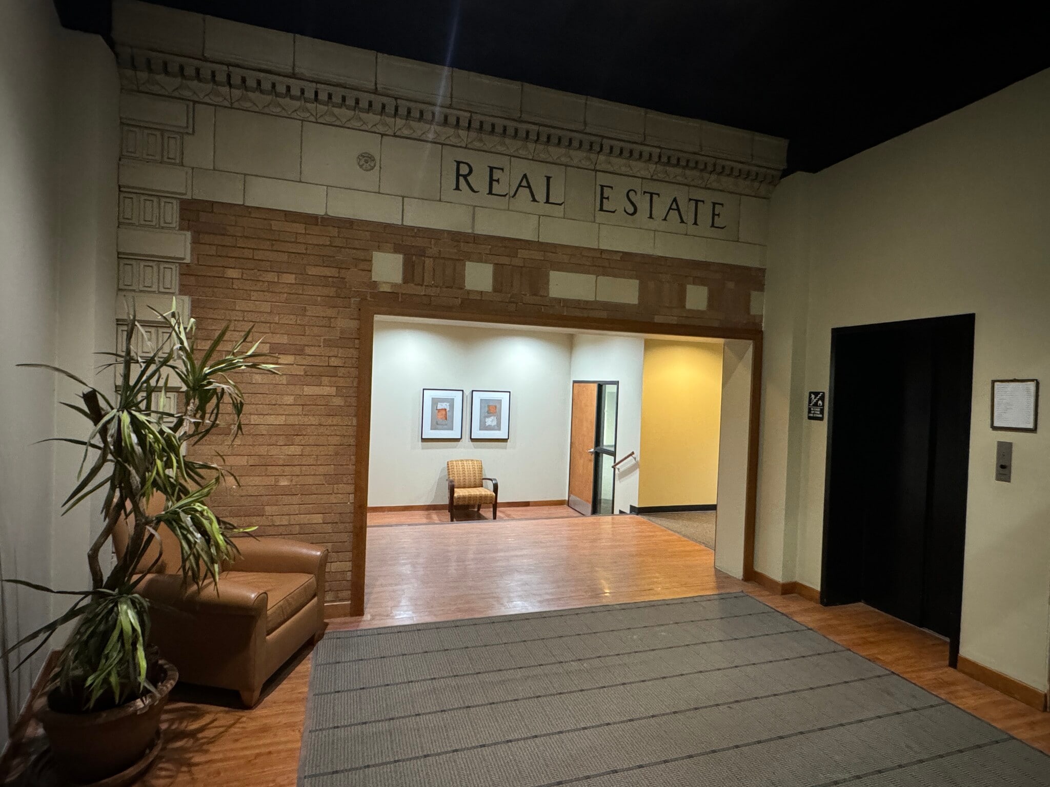 75 W Lockwood Ave, Webster Groves, MO 63119 - Webster Groves Bank ...