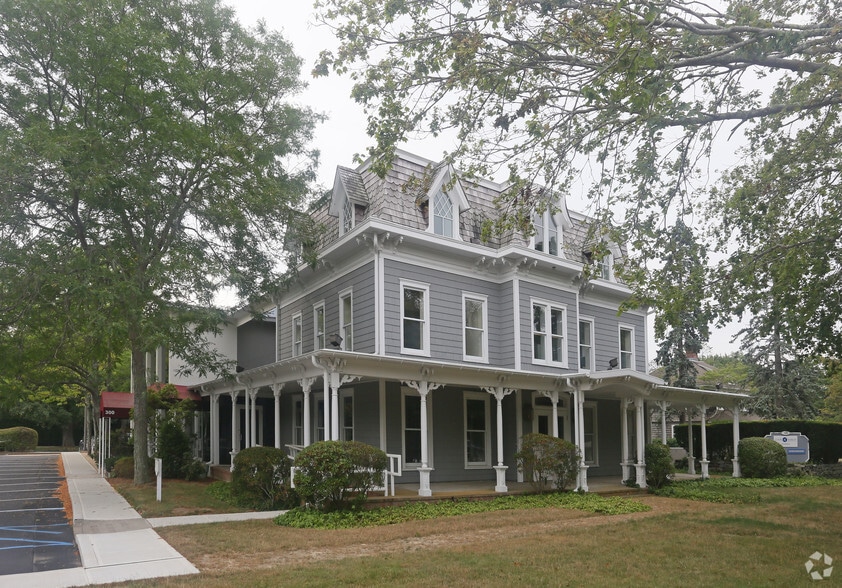 300 Hampton Rd, Southampton, NY 11968 | LoopNet
