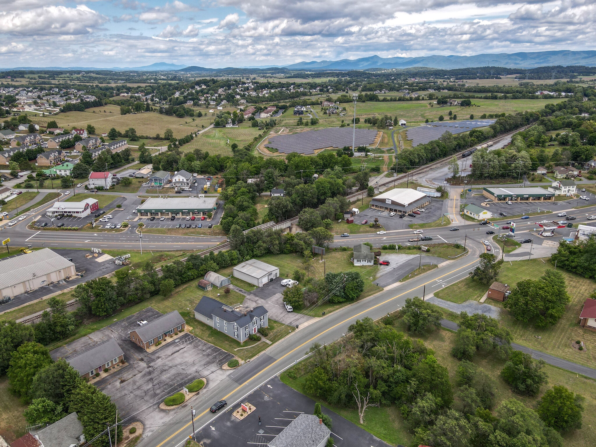 35 Tinkling Spring Rd, Fishersville, VA 22939 - 35 Tinkling Spring Rd ...