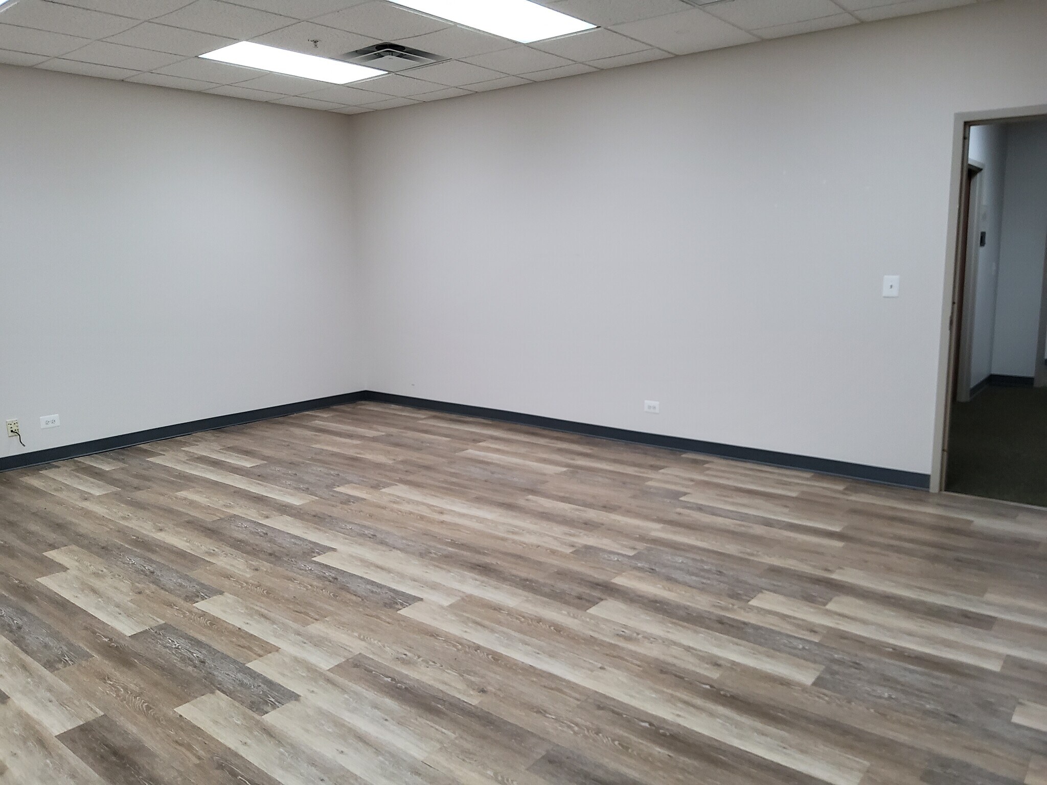 450 Airport Rd, Elgin, IL 60123 - Private Office Suites for Lease | LoopNet