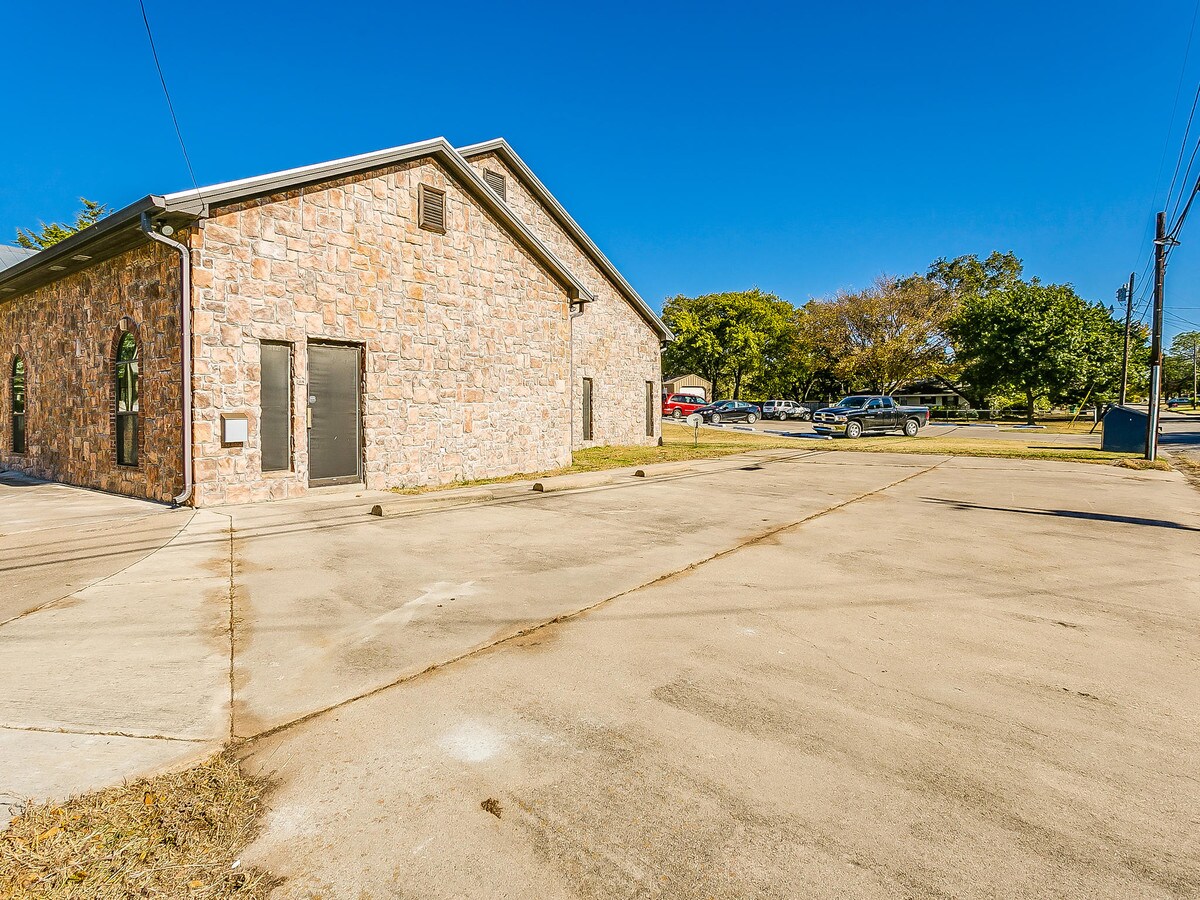 1300 Nugent St, Bowie, TX 76230 | LoopNet