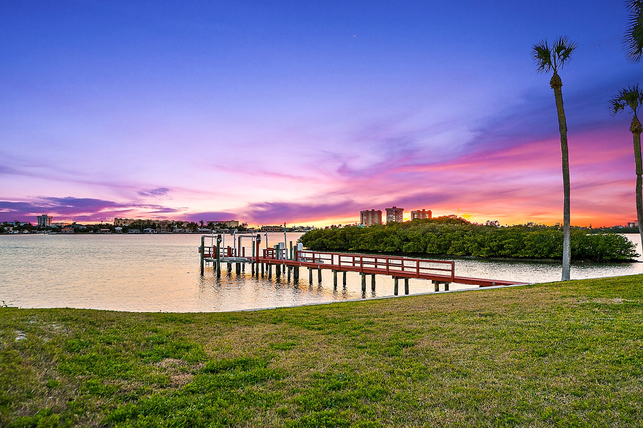 7000 131st St, Seminole, FL 33776 - INTRACOASTAL ESTATE - 1.8 ACRES OR DO AIRBND? | LoopNet