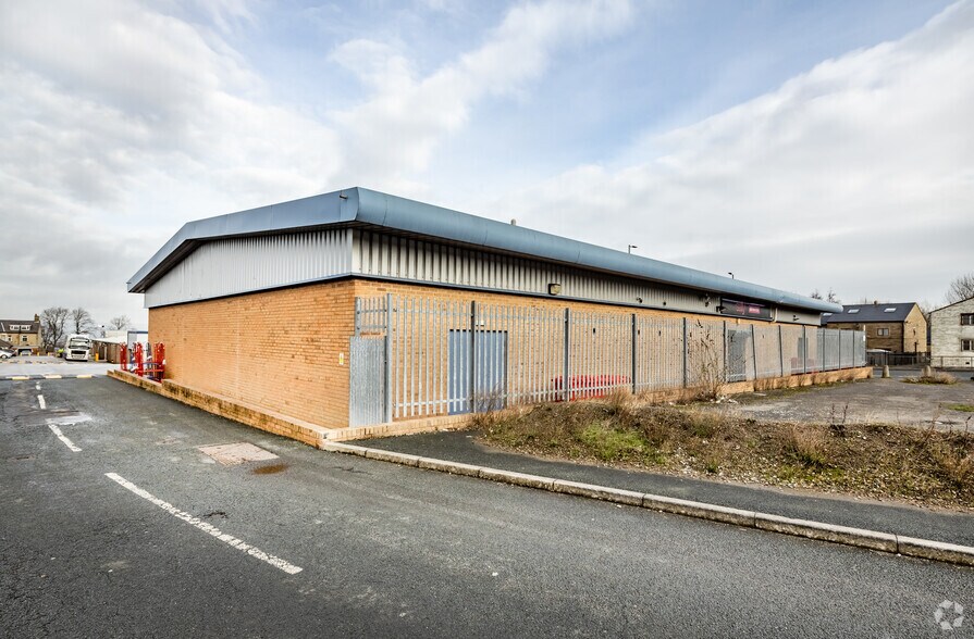 Wakefield Rd, Bradford, BD4 7QX - Wakefield Road Trade Park | LoopNet
