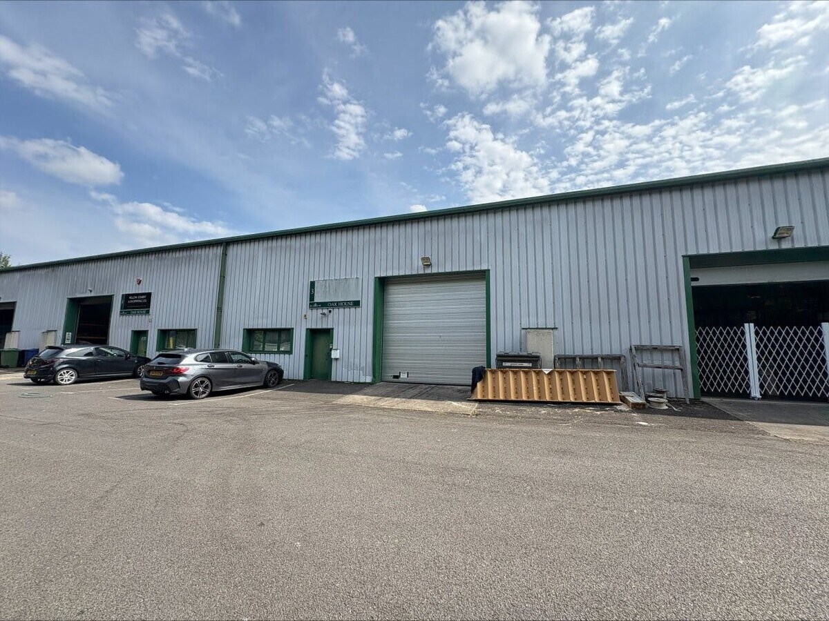 Engine Ln, Nottingham, NG16 3QU - Oak House | LoopNet