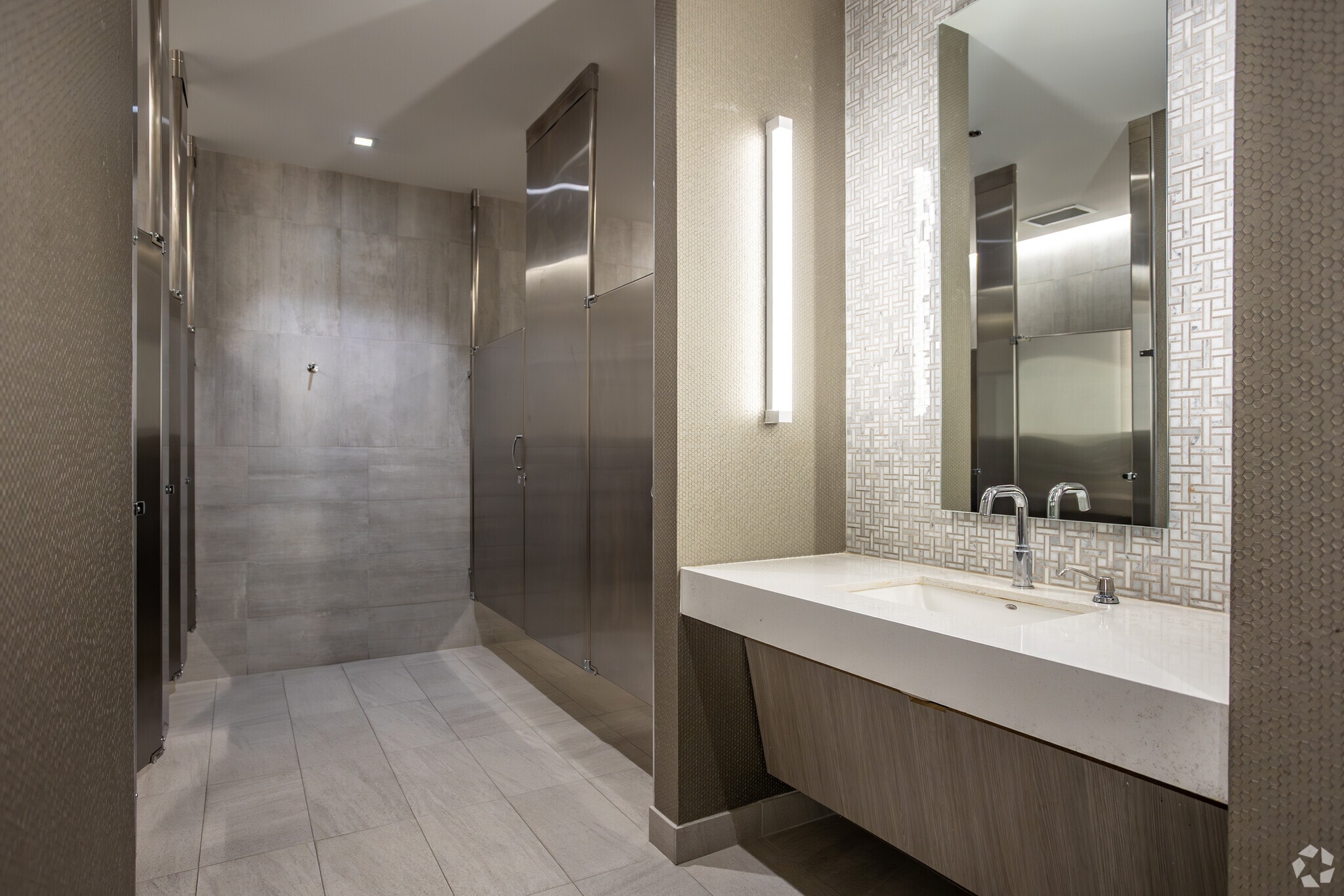 4201 Spring Valley Rd, Dallas, TX 75244 - Spring Valley | LoopNet