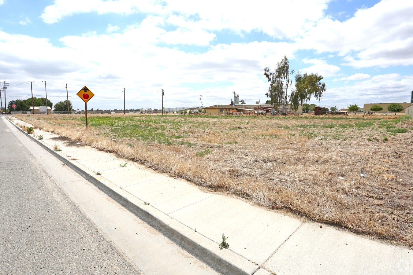 1301 W Iona Ave, Lemoore, CA 93245 | LoopNet