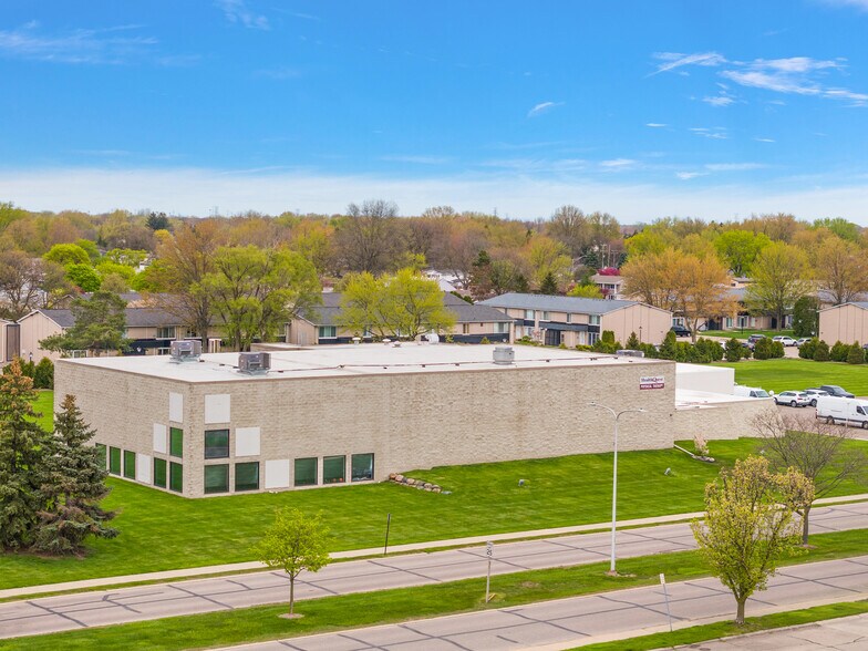 8777 Common Rd, Warren, MI 48093 - Activity Center | LoopNet
