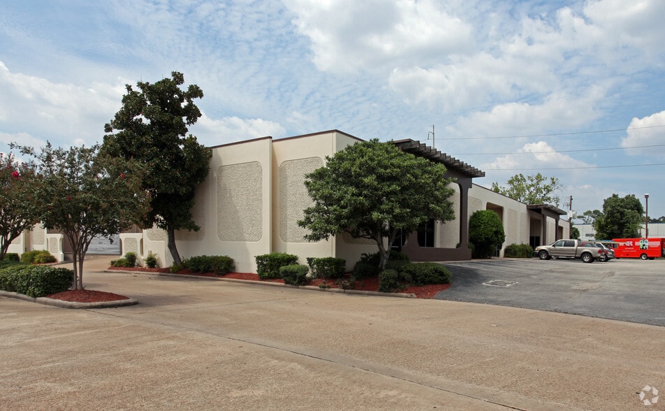 3500 E TC Jester Blvd, Houston, TX 77018 | LoopNet