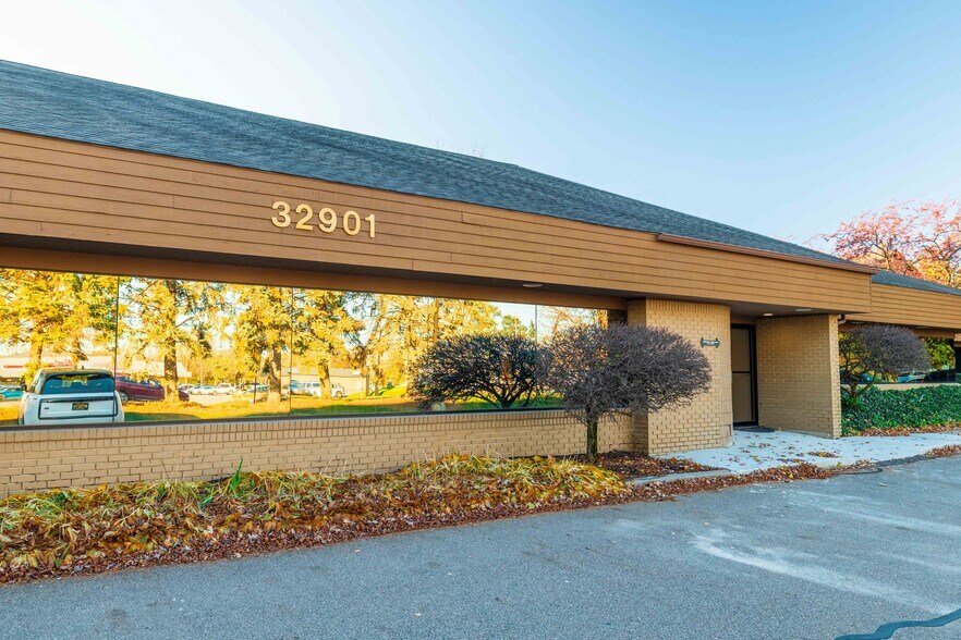 32901 Middlebelt Rd, Farmington Hills, MI 48334 - Office for Lease ...