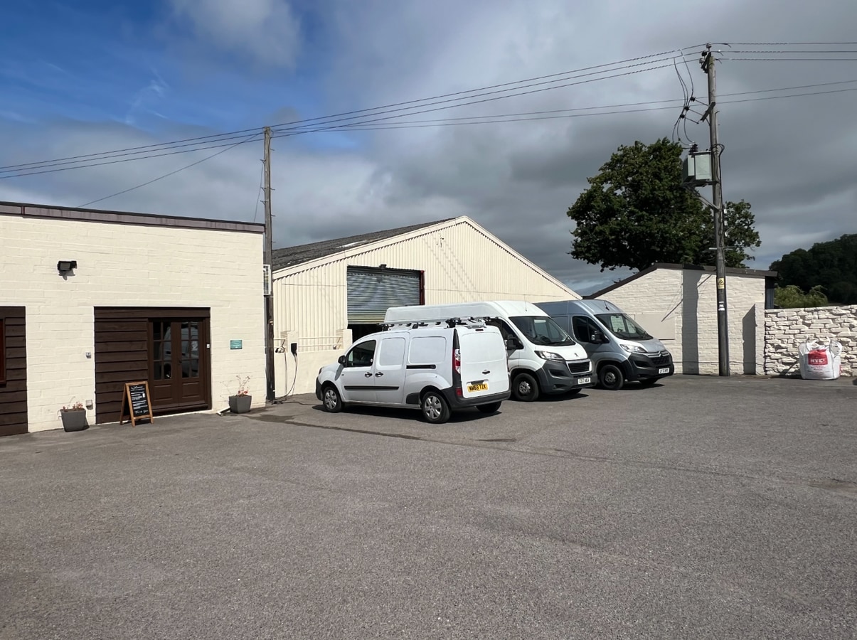 West Chiltington Ln, Billingshurst, RH14 9DN | LoopNet