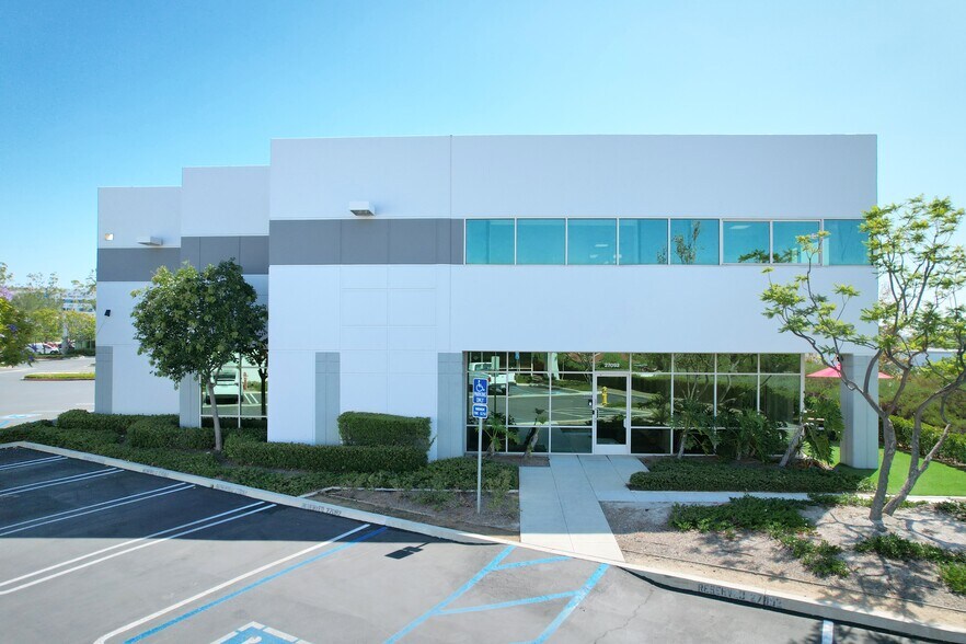 27092 Burbank, Foothill Ranch, CA 92610 - Bldg 18 | LoopNet