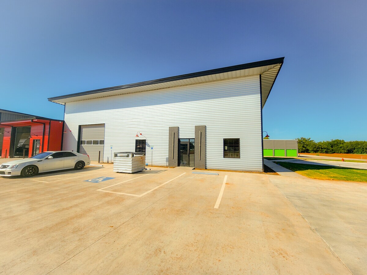 3801 NE 104th St, Oklahoma City, OK 73131 | LoopNet