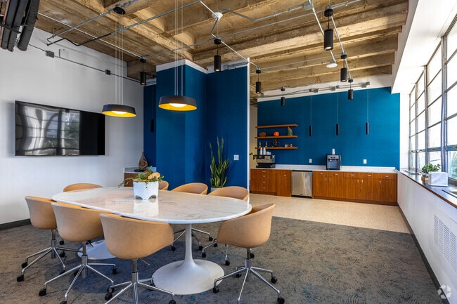 JLL - Dallas Commercial Listings & Brokers | LoopNet