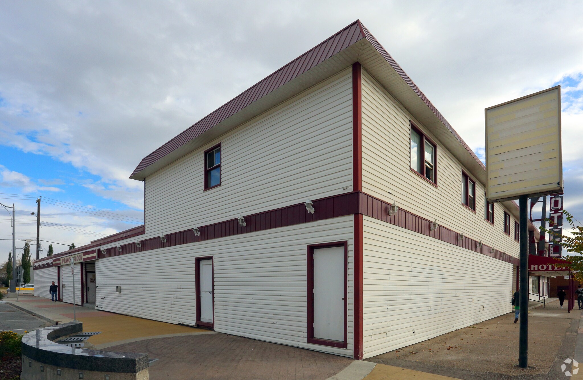 15330 Stony Plain Rd NW, Edmonton, AB T5P 3Y7 - Jasper Place Hotel ...