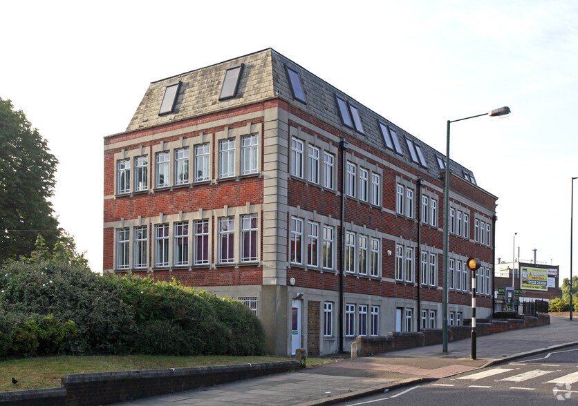 Bexley Rd, Erith, DA8 1TL - Former Town Hall | LoopNet