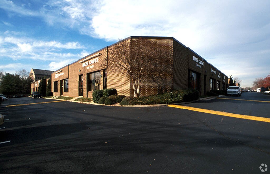 8400 Hilltop Rd, Fairfax, VA 22031 - Flex for Lease | LoopNet