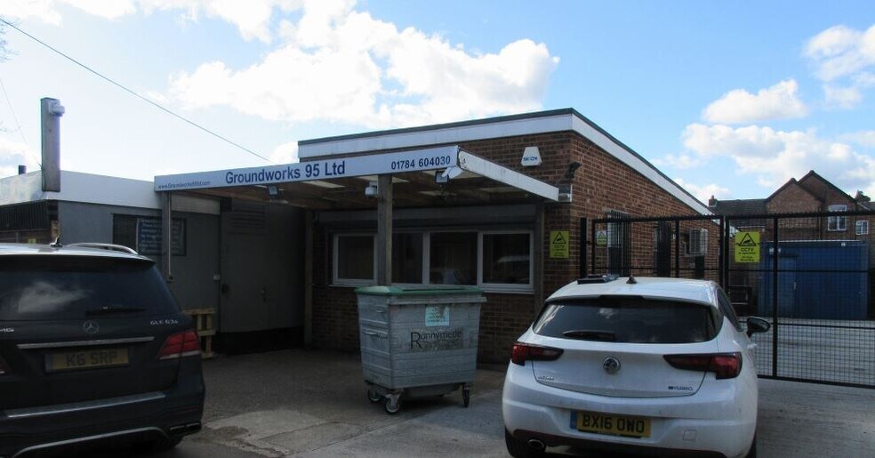 1 Devil's Ln, Egham, TW20 8HF | LoopNet