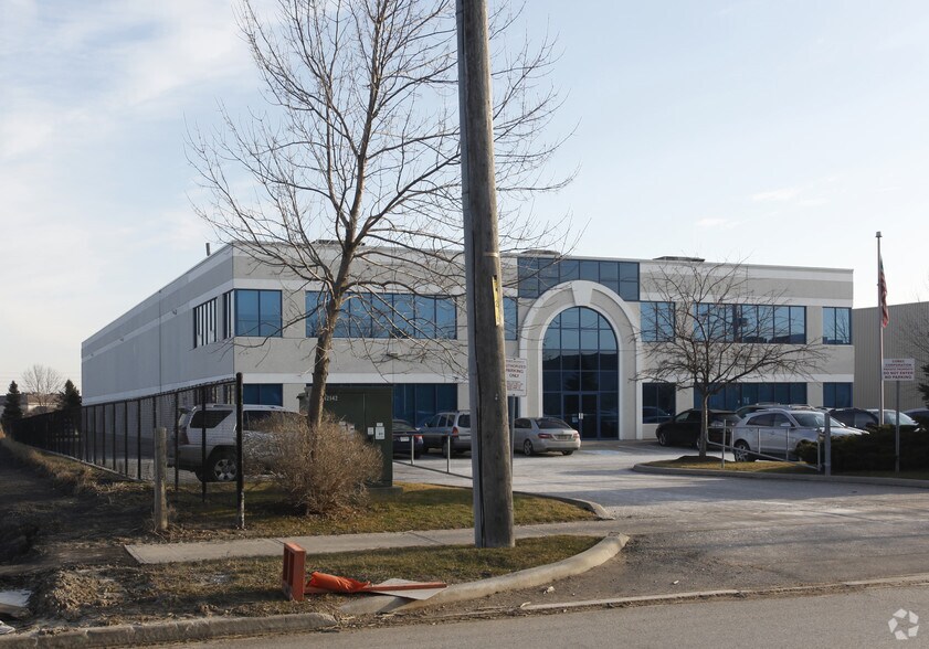 125 Sun Pac Blvd, Brampton, ON L6S 5Z6 - Industrial for Lease | LoopNet