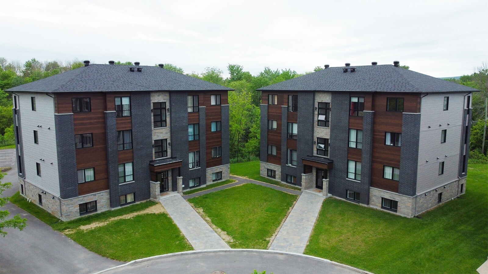 400-600 Pl De La Rivière, Lachute, QC J8H 0M1 | LoopNet