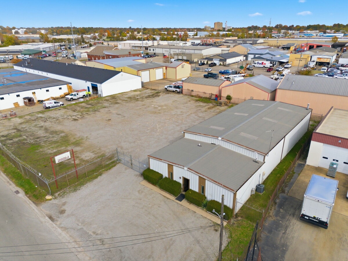 4611 Pinewood Rd, Louisville, KY 40218 - Industrial Warehouse with ...