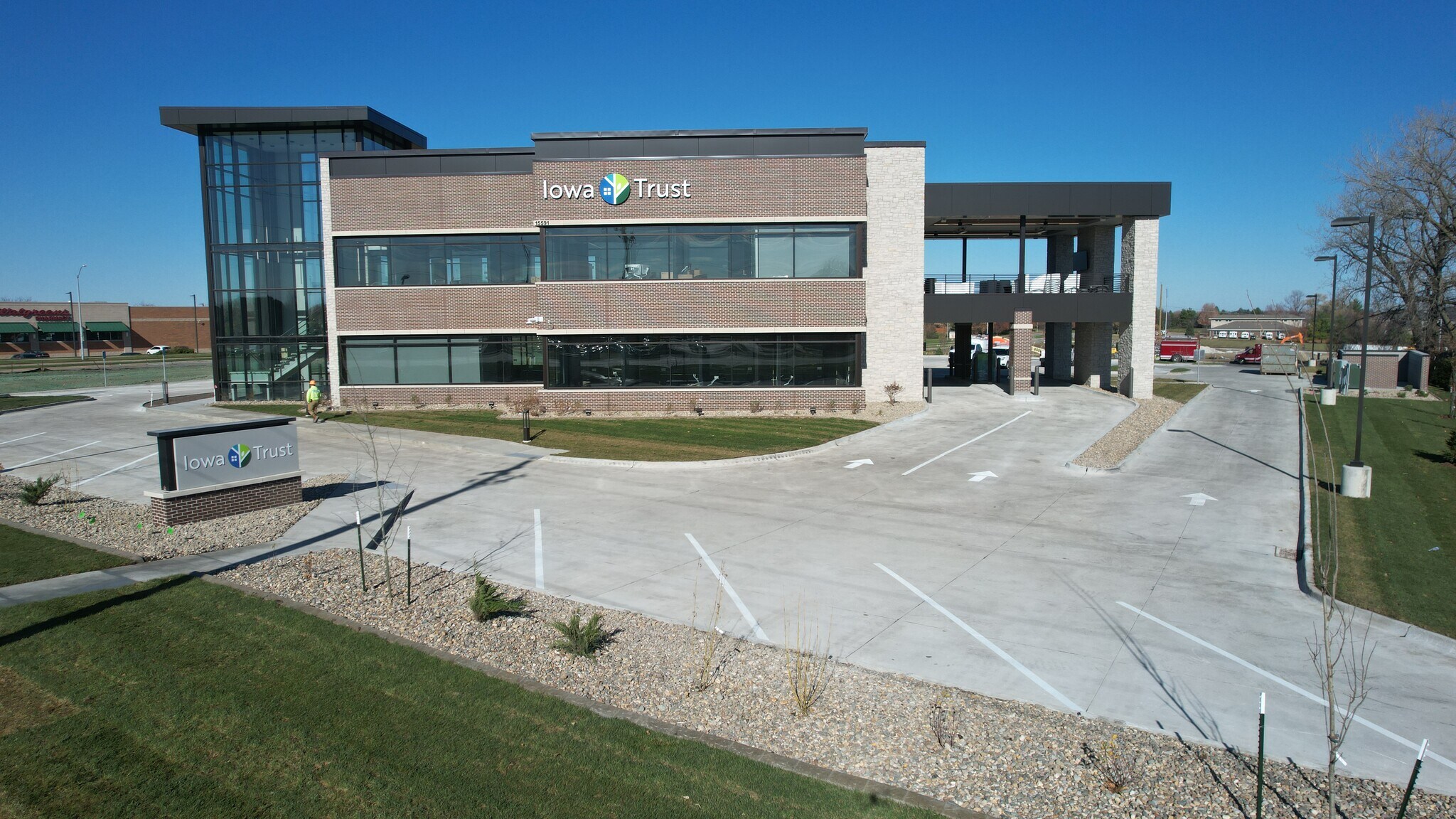 15591 Hickman Rd, Clive, IA 50325 - Iowa Trust & Savings Bank | LoopNet