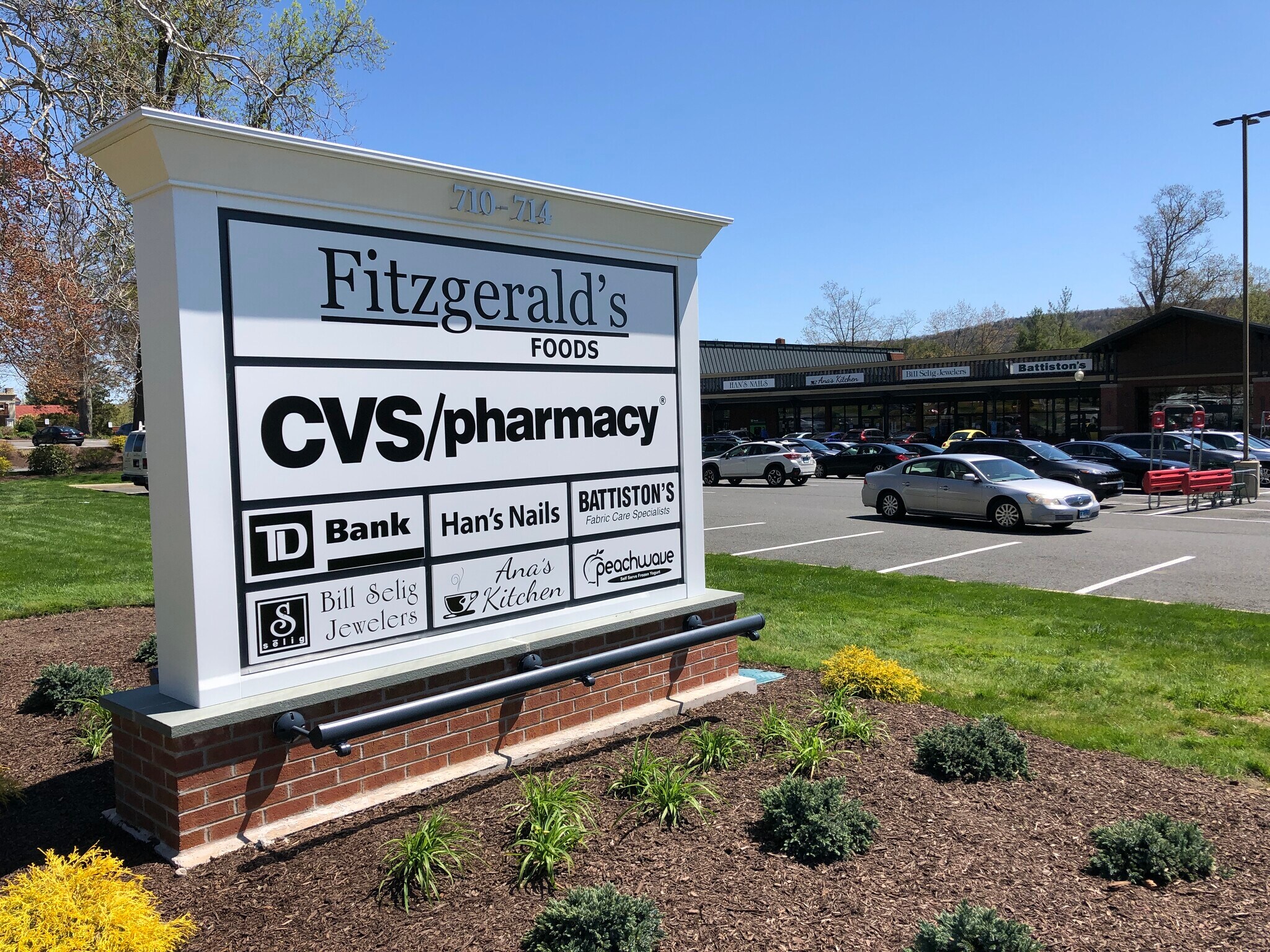 700-720 Hopmeadow St, Simsbury, CT 06070 - Drake Hill Mall | LoopNet