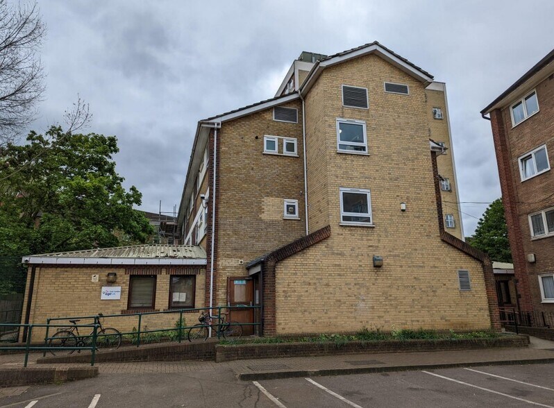 82 Russia Ln, London, LND E2 9LU | LoopNet