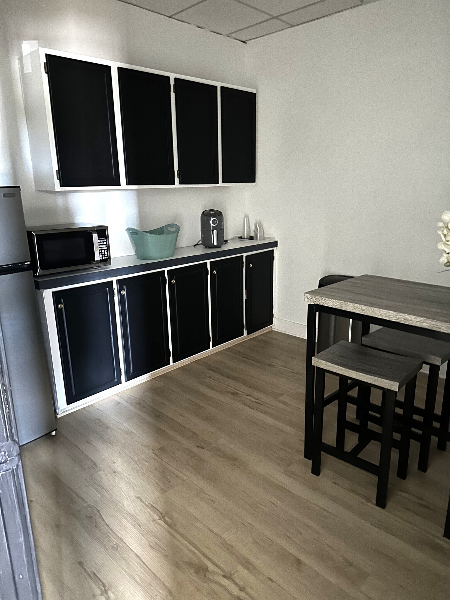 4021 Belt Line Rd, Addison, TX 75001 - Belt Line Square | LoopNet