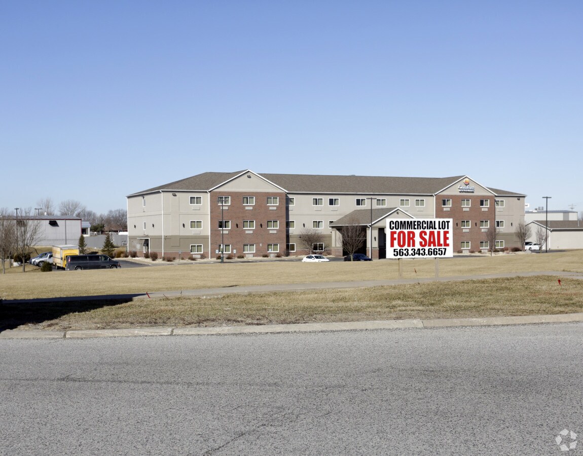 3694 W 83rd St, Davenport, IA 52806 | LoopNet