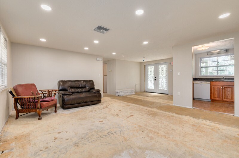 7311 Little Rd, New Port Richey, FL 34654 - Vacant office or ...