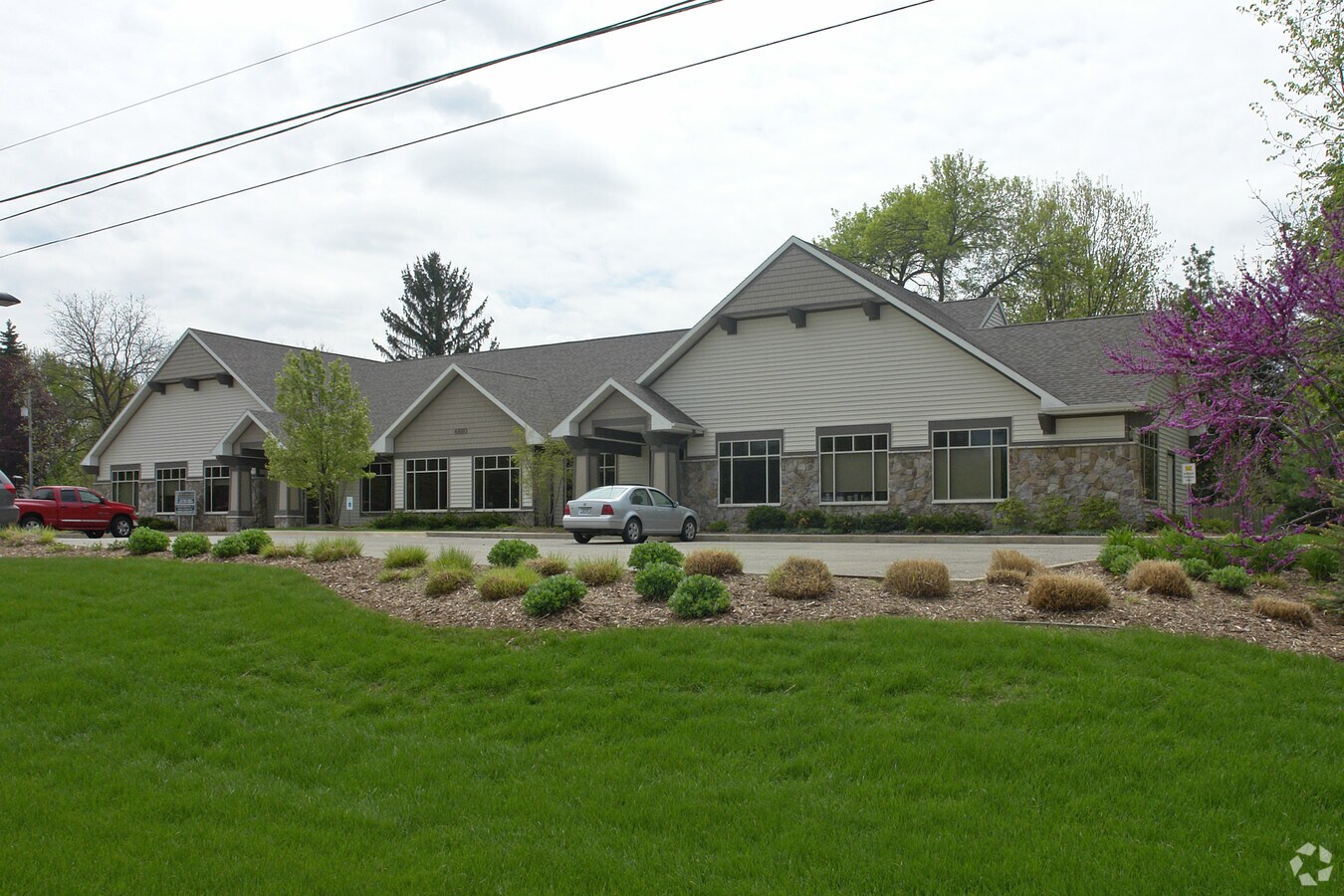 4880 Cascade Rd SE, Grand Rapids, MI 49546 | LoopNet