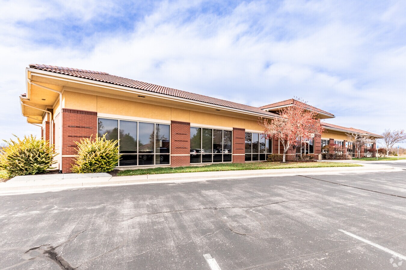 5000 NE Lakewood Way, Lees Summit, MO 64064 | LoopNet