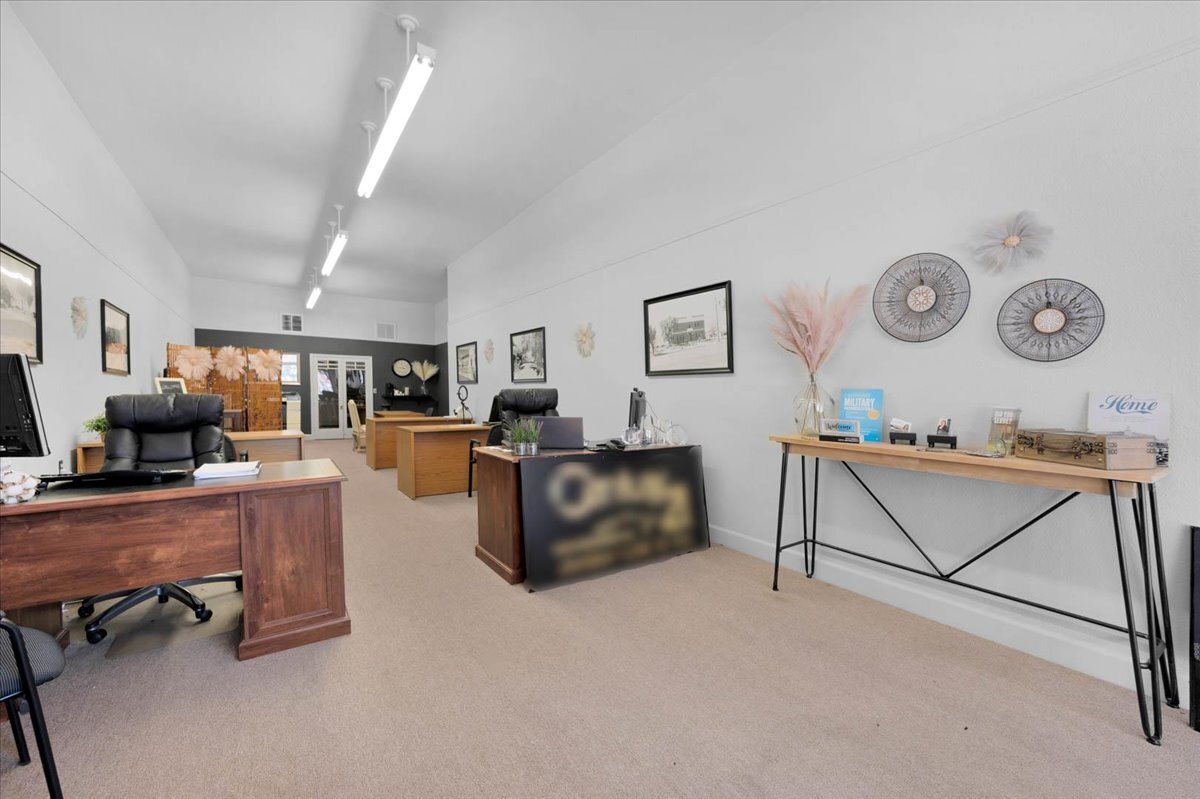 321 W D St, Lemoore, CA 93245 - Retail for Sale | LoopNet