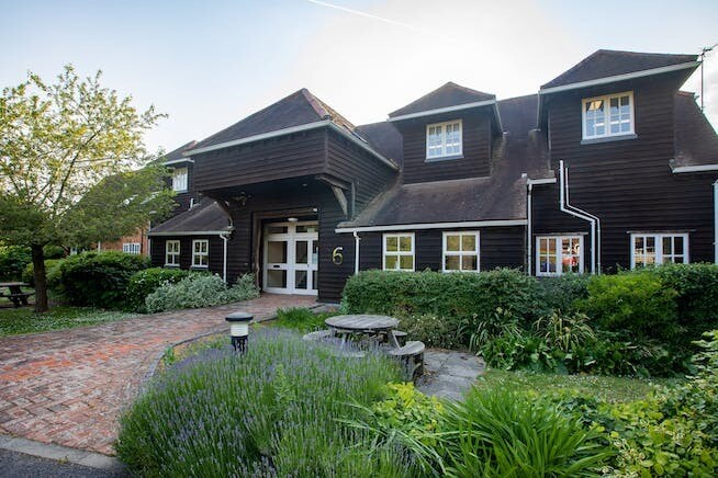 Castle End Rd, Reading, RG10 9XQ | LoopNet