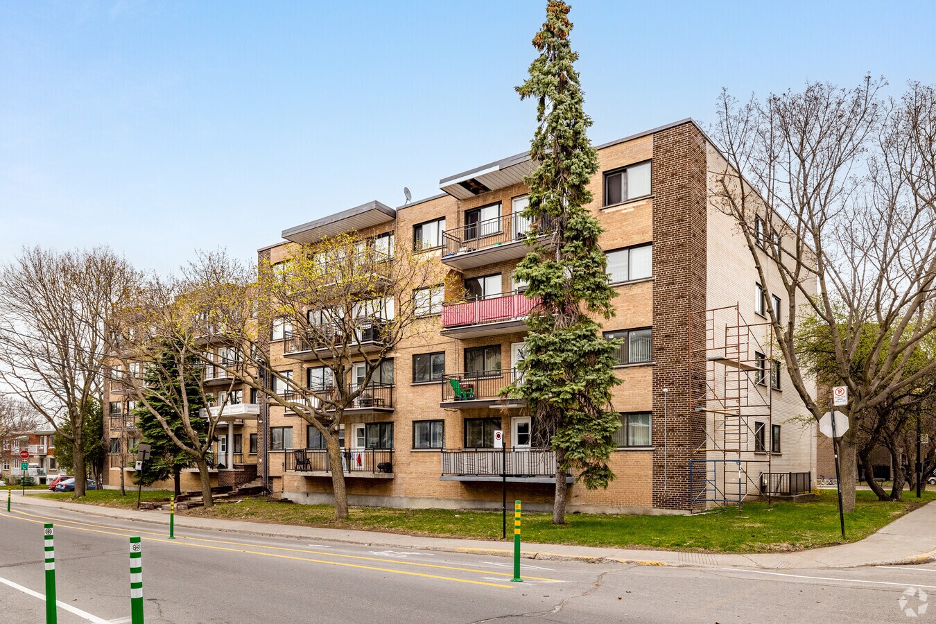 4530 Rue De Bellechasse, Montréal, QC H1T 1Z1 | LoopNet