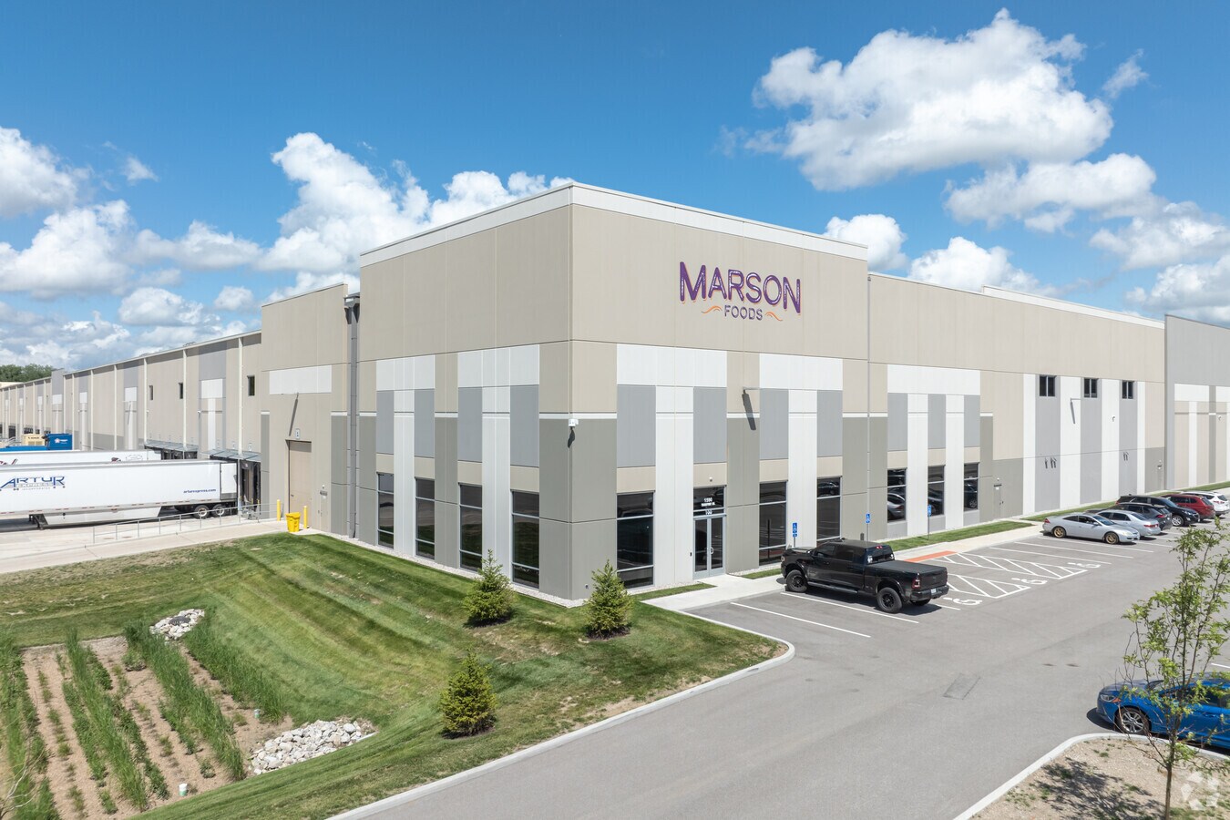 1590 Tradeport Dr, Hazelwood, MO 63042 | LoopNet