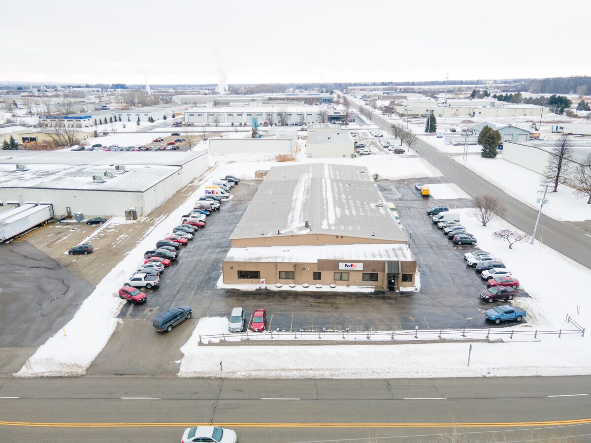 1331 Waube Ln, Green Bay, WI 54304 | LoopNet